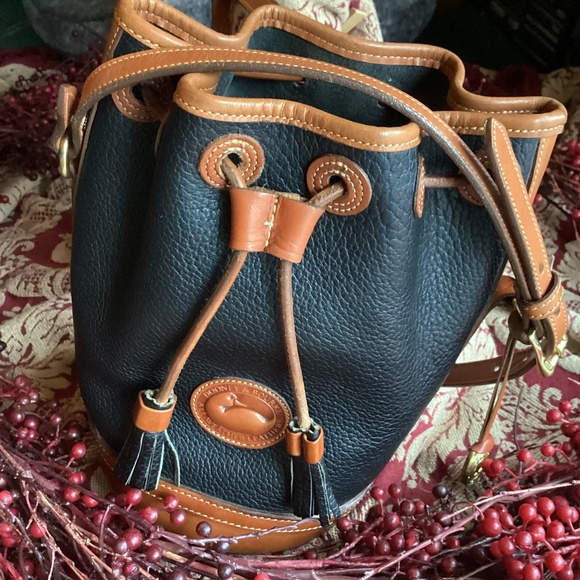 Dooney & Bourke | Bags | Vintage Dooneybourke Pebbled Leather Mini ...